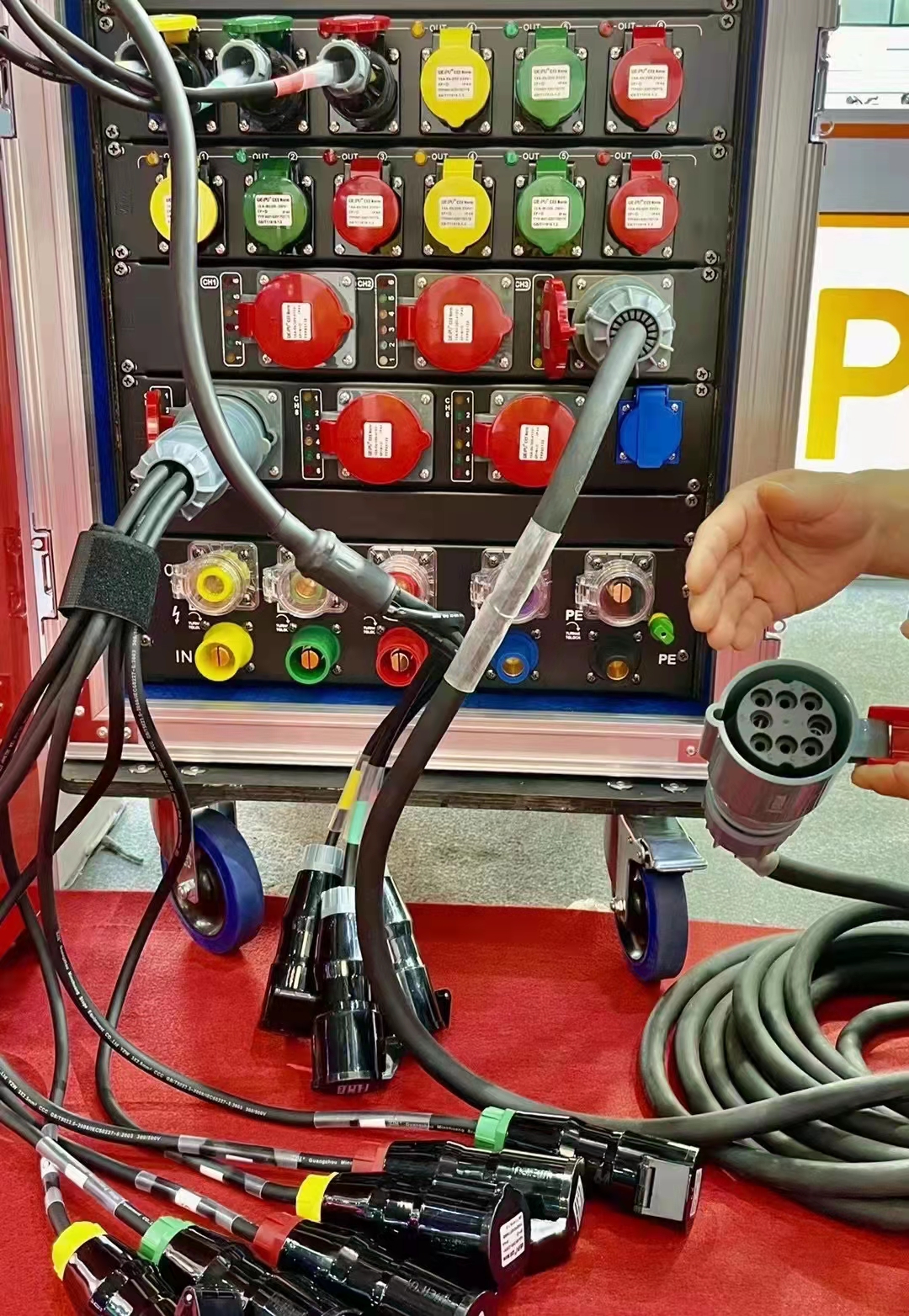 63A(3P+N+PE)Socket with mechanical interlock TYP9924 IP67 - WEIPU